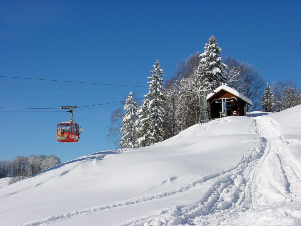 Luftseilbahn Illgau-Vorderoberberg Winter • Stoos