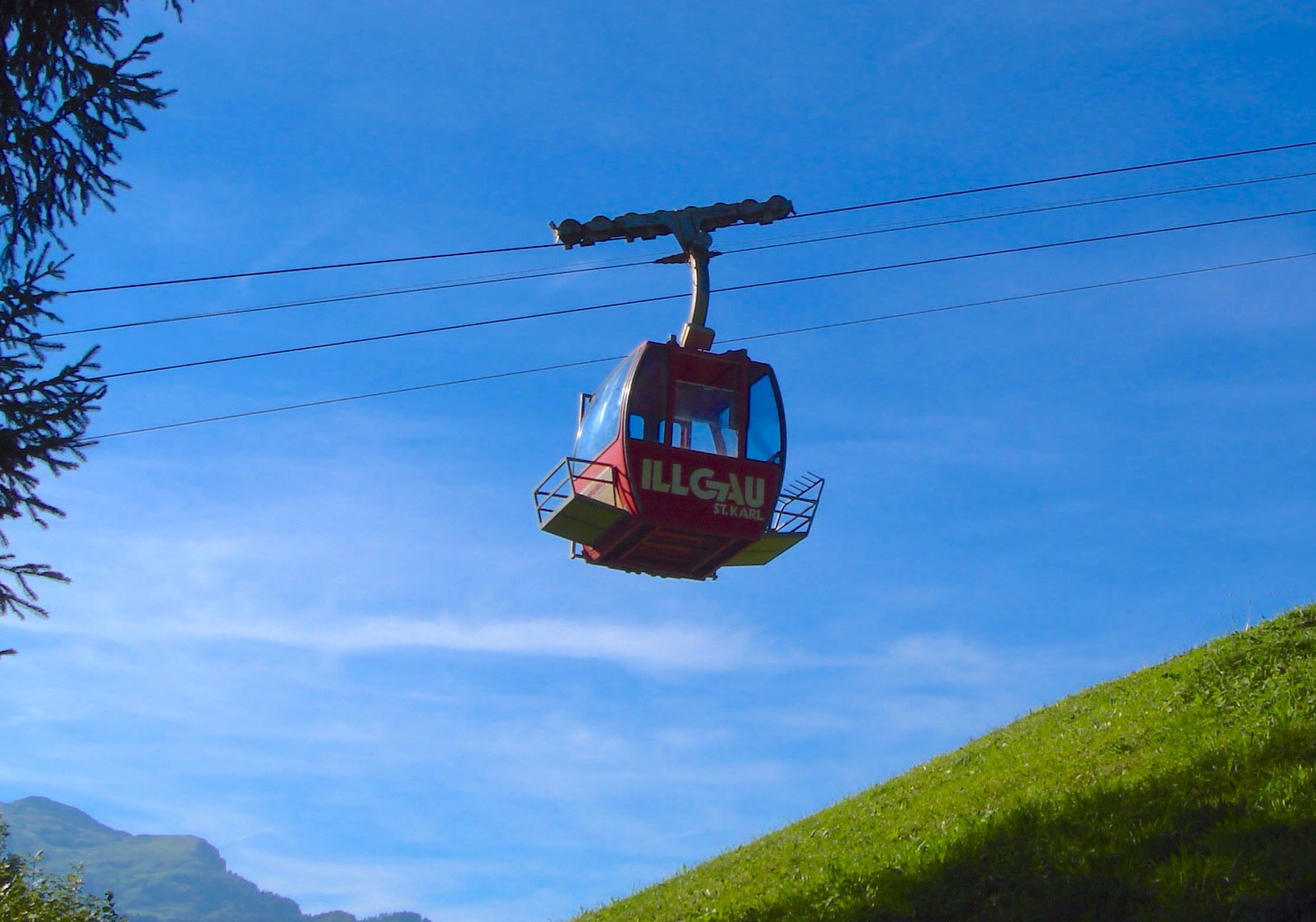 Illgau_Winter_Luftseilbahn Illgau-Vorderoberberg_Hintergrund blau2 • Stoos
