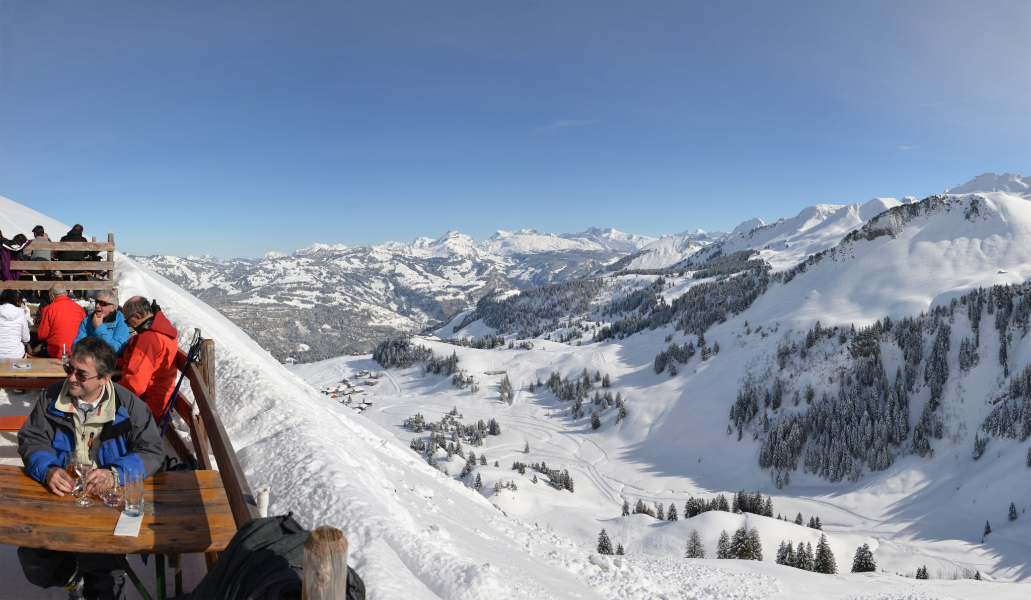 Stoos_Winter_Alp Laui_Terrasse und Panorama_2 • Stoos